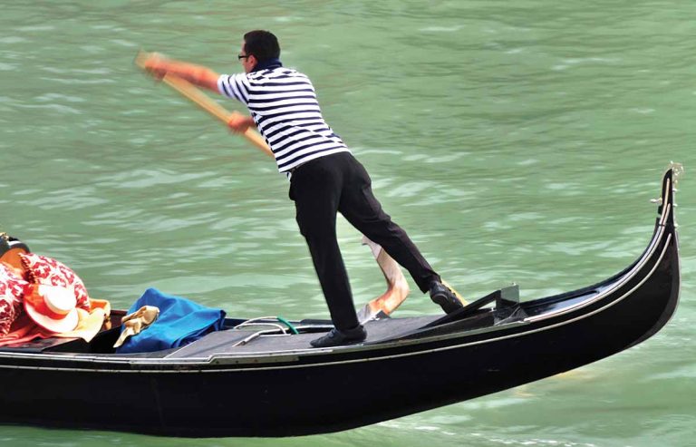Gondolas not forgotten: Iconic vessels and their singing boatmen still ...